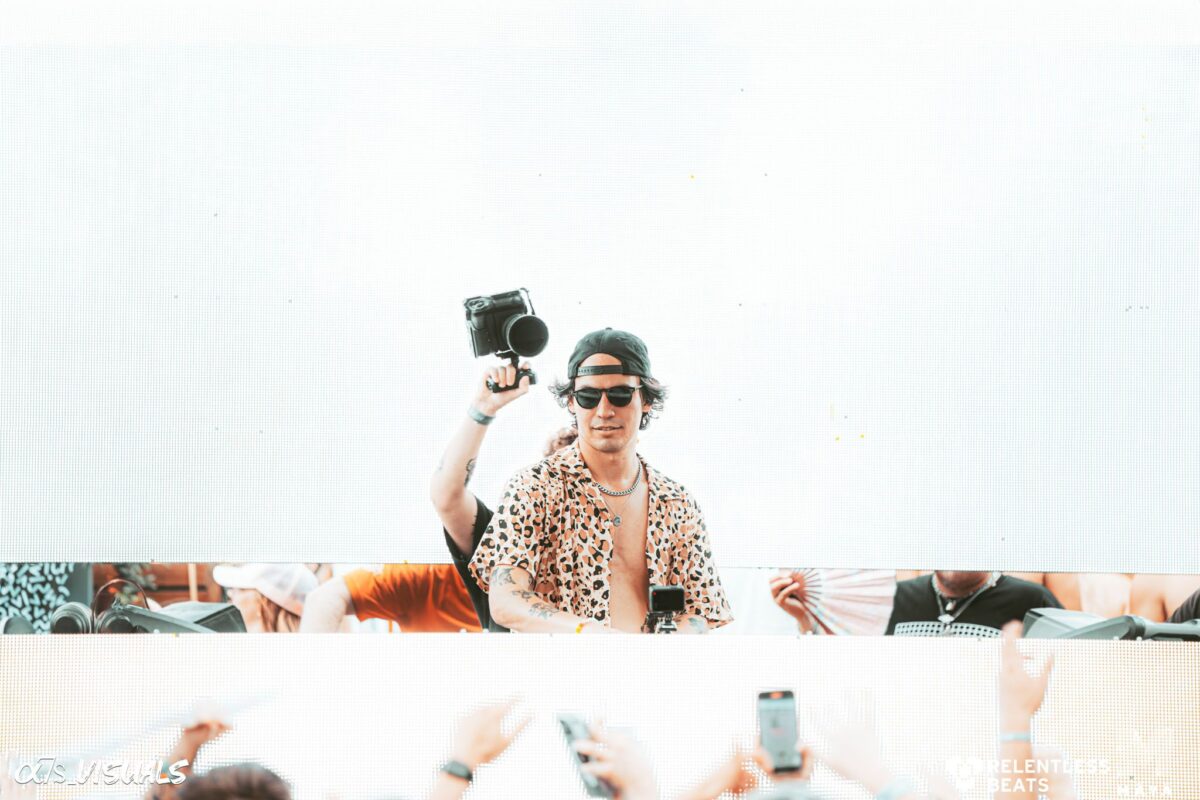 Curate the Perfect Pool Party: 5 House Anthems to Set the Party ...